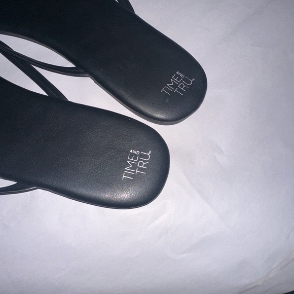Time and Tru | Shoes | Time And Tru Classic Black Sandals | Poshmark